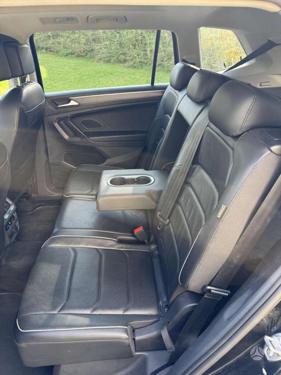 Black Volkswagen Tiguan Allspace 2021 in Vilnius, with an engine capacity of 2.00 L and mileage of 240 thousand km for 16500 €, photo 14 on AUTOMOTO.COM.LV
