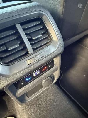 Black Volkswagen Tiguan Allspace 2021 in Vilnius, with an engine capacity of 2.00 L and mileage of 240 thousand km for 16500 €, photo 15 on AUTOMOTO.COM.LV