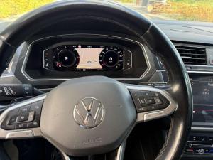 Black Volkswagen Tiguan Allspace 2021 in Vilnius, with an engine capacity of 2.00 L and mileage of 240 thousand km for 16500 €, photo 21 on AUTOMOTO.COM.LV