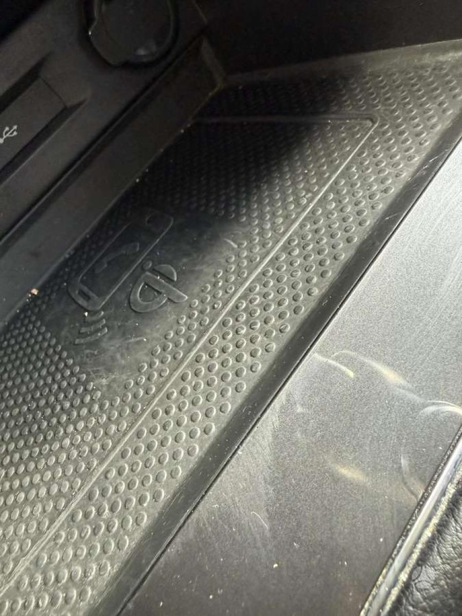 Black Volkswagen Tiguan Allspace 2021 in Vilnius, with an engine capacity of 2.00 L and mileage of 240 thousand km for 16500 €, photo 27 on AUTOMOTO.COM.LV