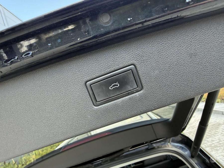 Black Volkswagen Tiguan Allspace 2021 in Vilnius, with an engine capacity of 2.00 L and mileage of 240 thousand km for 16500 €, photo 32 on AUTOMOTO.COM.LV