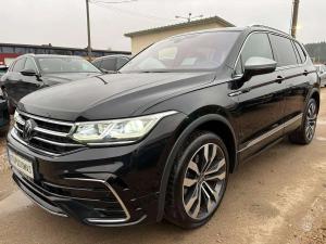 Melns Volkswagen Tiguan Allspace 2022 Viļņa, ar dzinēja tilpumu 2.00 L un nobraukumu 114 tūkst. km par 33700 €, foto  vietnē AUTOMOTO.COM.LV