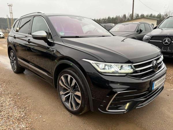 Melns Volkswagen Tiguan Allspace 2022 Viļņa, ar dzinēja tilpumu 2.00 L un nobraukumu 114 tūkst. km par 33700 €, foto 2 vietnē AUTOMOTO.COM.LV