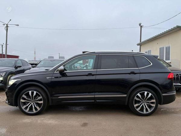 Melns Volkswagen Tiguan Allspace 2022 Viļņa, ar dzinēja tilpumu 2.00 L un nobraukumu 114 tūkst. km par 33700 €, foto 6 vietnē AUTOMOTO.COM.LV