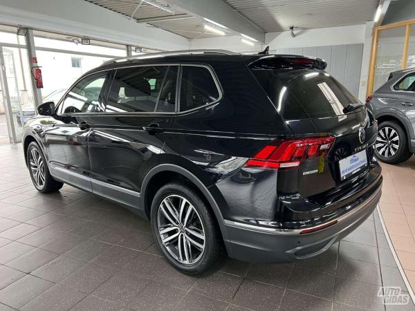 Melns Volkswagen Tiguan Allspace 2022 Kauņa, ar dzinēja tilpumu 1.50 L un nobraukumu 93 tūkst. km par 27981 €, foto 8 vietnē AUTOMOTO.COM.LV