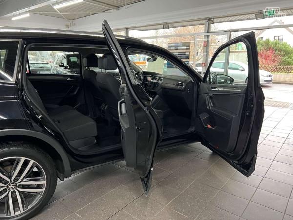 Melns Volkswagen Tiguan Allspace 2022 Kauņa, ar dzinēja tilpumu 1.50 L un nobraukumu 93 tūkst. km par 27981 €, foto 10 vietnē AUTOMOTO.COM.LV