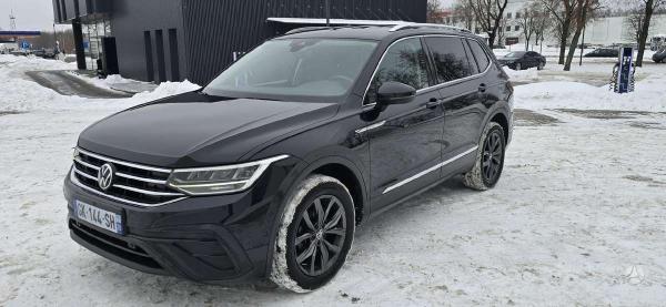 Melns Volkswagen Tiguan Allspace 2022 Kauņa, ar dzinēja tilpumu 1.50 L un nobraukumu 180 tūkst. km par 21417 €, foto 2 vietnē AUTOMOTO.COM.LV