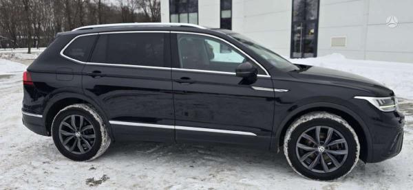 Melns Volkswagen Tiguan Allspace 2022 Kauņa, ar dzinēja tilpumu 1.50 L un nobraukumu 180 tūkst. km par 21417 €, foto 5 vietnē AUTOMOTO.COM.LV