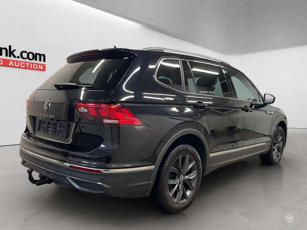 Black Volkswagen Tiguan Allspace 2022 in Marijampole, with an engine capacity of 1.50 L and mileage of 144 thousand km for 25398 €, photo 4 on AUTOMOTO.COM.LV