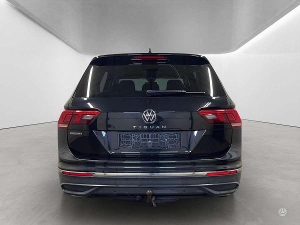 Black Volkswagen Tiguan Allspace 2022 in Marijampole, with an engine capacity of 1.50 L and mileage of 144 thousand km for 25398 €, photo 5 on AUTOMOTO.COM.LV