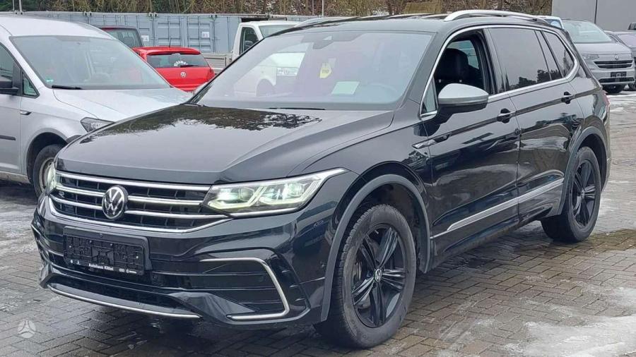 Black Volkswagen Tiguan Allspace 2022 in Siauliai, with an engine capacity of 1.97 L and mileage of 149 thousand km for 31990 €, photo 1 on AUTOMOTO.COM.LV
