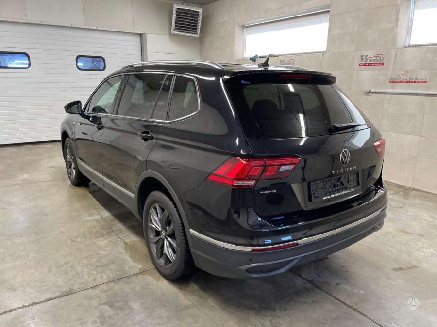 Black Volkswagen Tiguan Allspace 2022 in Marijampole, with an engine capacity of 1.50 L and mileage of 156 thousand km for 21768 €, photo 5 on AUTOMOTO.COM.LV