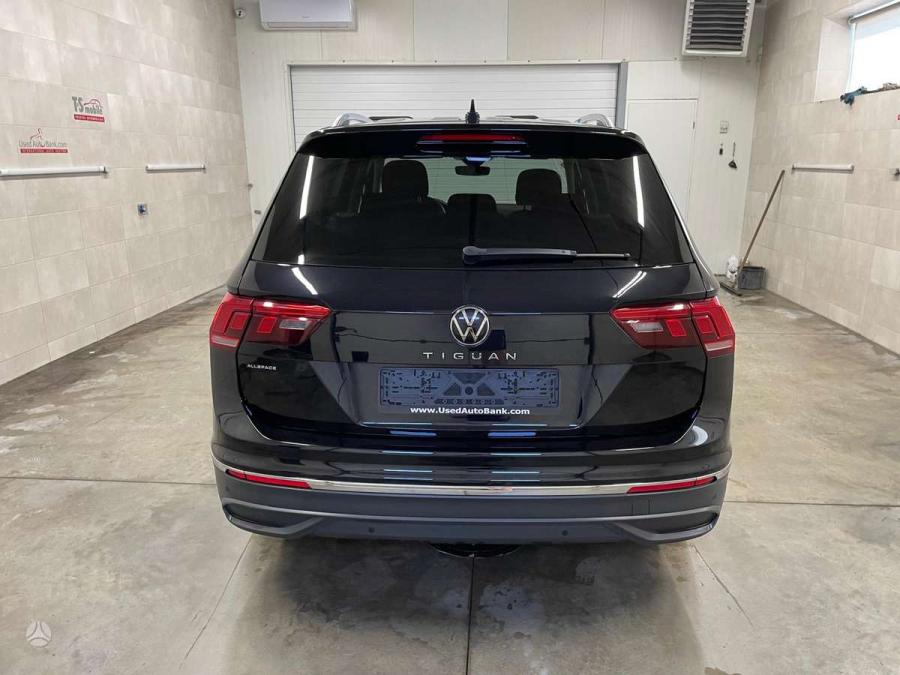 Black Volkswagen Tiguan Allspace 2022 in Marijampole, with an engine capacity of 1.50 L and mileage of 156 thousand km for 21768 €, photo 6 on AUTOMOTO.COM.LV