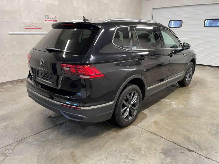 Black Volkswagen Tiguan Allspace 2022 in Marijampole, with an engine capacity of 1.50 L and mileage of 156 thousand km for 21768 €, photo 7 on AUTOMOTO.COM.LV