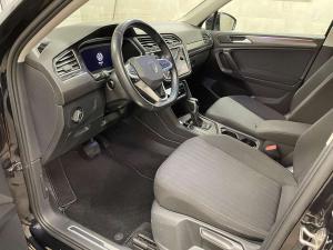 Black Volkswagen Tiguan Allspace 2022 in Marijampole, with an engine capacity of 1.50 L and mileage of 156 thousand km for 21768 €, photo 8 on AUTOMOTO.COM.LV