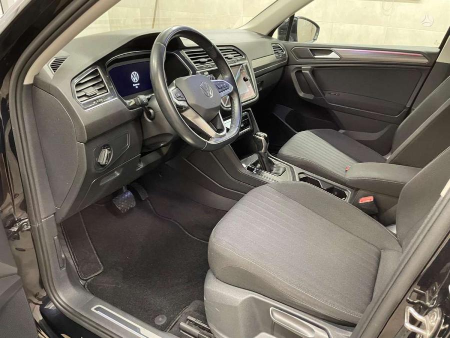 Black Volkswagen Tiguan Allspace 2022 in Marijampole, with an engine capacity of 1.50 L and mileage of 156 thousand km for 21768 €, photo 8 on AUTOMOTO.COM.LV
