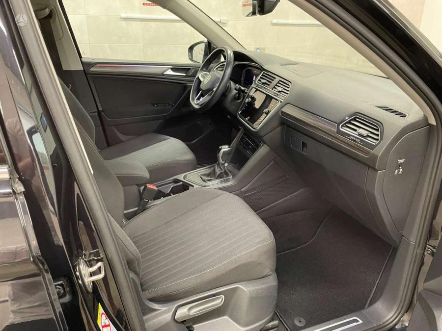 Black Volkswagen Tiguan Allspace 2022 in Marijampole, with an engine capacity of 1.50 L and mileage of 156 thousand km for 21768 €, photo 9 on AUTOMOTO.COM.LV
