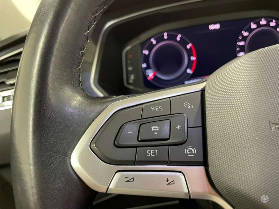 Black Volkswagen Tiguan Allspace 2022 in Marijampole, with an engine capacity of 1.50 L and mileage of 156 thousand km for 21768 €, photo 11 on AUTOMOTO.COM.LV