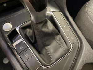 Black Volkswagen Tiguan Allspace 2022 in Marijampole, with an engine capacity of 1.50 L and mileage of 156 thousand km for 21768 €, photo 12 on AUTOMOTO.COM.LV