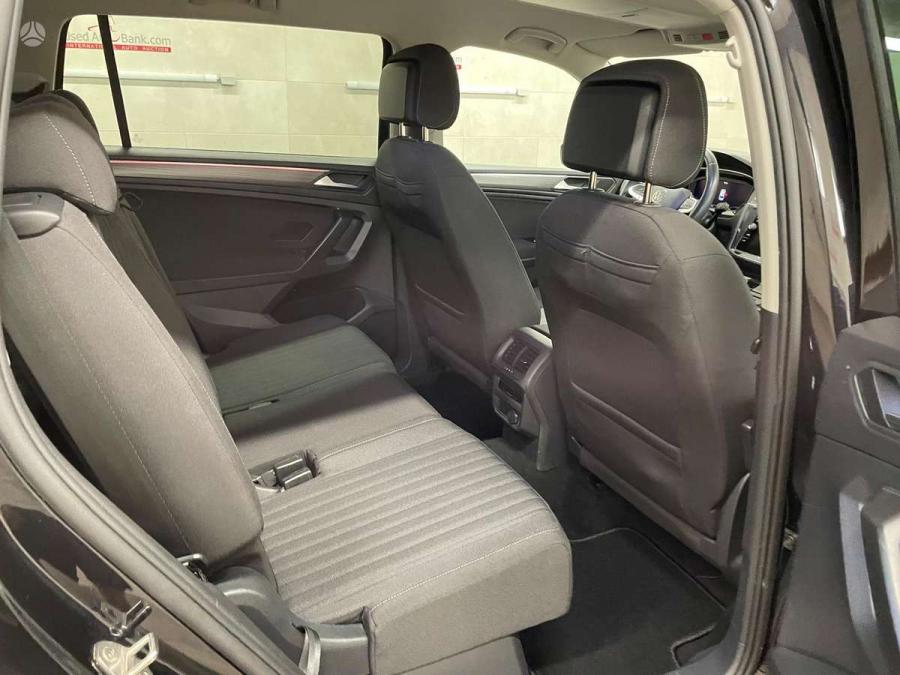 Black Volkswagen Tiguan Allspace 2022 in Marijampole, with an engine capacity of 1.50 L and mileage of 156 thousand km for 21768 €, photo 16 on AUTOMOTO.COM.LV