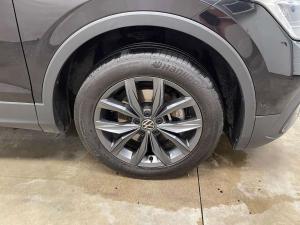 Black Volkswagen Tiguan Allspace 2022 in Marijampole, with an engine capacity of 1.50 L and mileage of 156 thousand km for 21768 €, photo 22 on AUTOMOTO.COM.LV