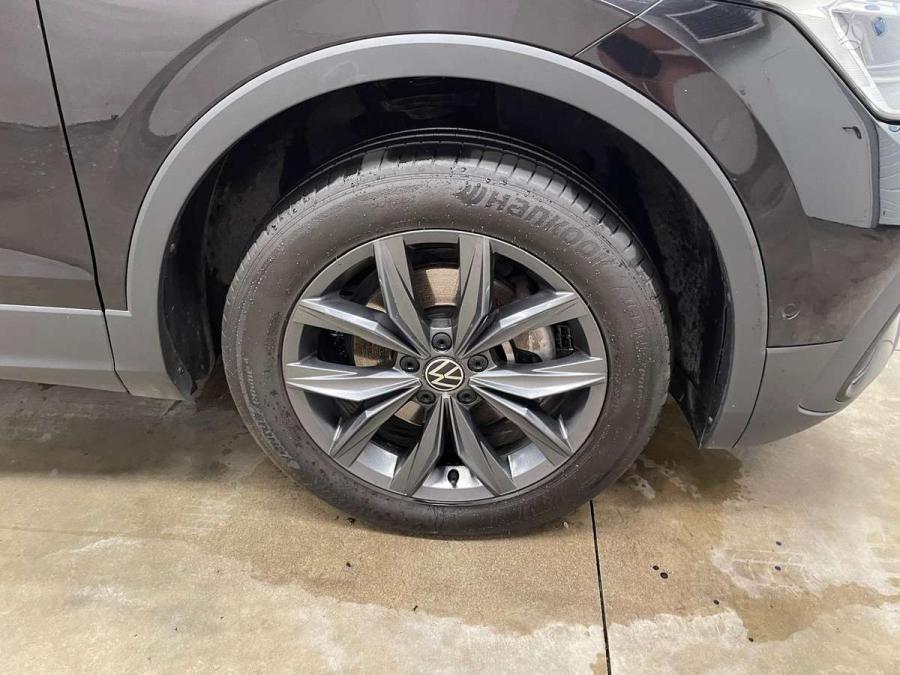 Black Volkswagen Tiguan Allspace 2022 in Marijampole, with an engine capacity of 1.50 L and mileage of 156 thousand km for 21768 €, photo 22 on AUTOMOTO.COM.LV