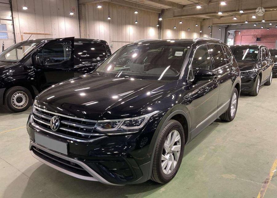 Melns Volkswagen Tiguan Allspace 2022 Viļņa, ar dzinēja tilpumu 1.50 L un nobraukumu 138 tūkst. km par 24805 €, foto 3 vietnē AUTOMOTO.COM.LV