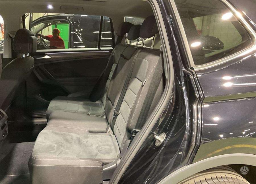 Melns Volkswagen Tiguan Allspace 2022 Viļņa, ar dzinēja tilpumu 1.50 L un nobraukumu 138 tūkst. km par 24805 €, foto 11 vietnē AUTOMOTO.COM.LV