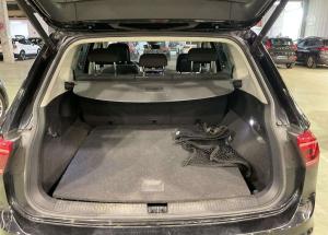Melns Volkswagen Tiguan Allspace 2022 Viļņa, ar dzinēja tilpumu 1.50 L un nobraukumu 138 tūkst. km par 24805 €, foto 12 vietnē AUTOMOTO.COM.LV