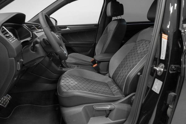 Черный Фольксваген Tiguan Allspace 2022 в Вильнюс, объемом двигателя 2.00 л и пробегом 84 тыс. км за 29950 €, фото 5 на AUTOMOTO.COM.LV