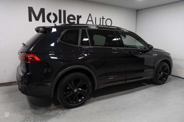 Black Volkswagen Tiguan Allspace 2022 in Vilnius, with an engine capacity of 2.00 L and mileage of 84 thousand km for 28950 €, photo 4 on AUTOMOTO.COM.LV