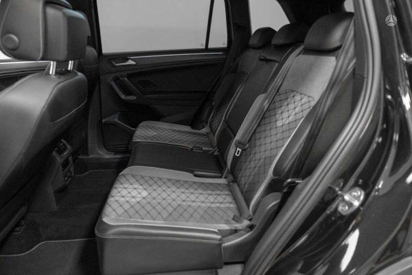 Black Volkswagen Tiguan Allspace 2022 in Vilnius, with an engine capacity of 2.00 L and mileage of 84 thousand km for 28950 €, photo 6 on AUTOMOTO.COM.LV