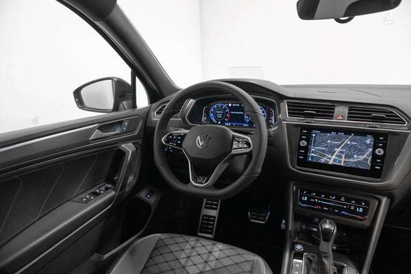 Black Volkswagen Tiguan Allspace 2022 in Vilnius, with an engine capacity of 2.00 L and mileage of 84 thousand km for 28950 €, photo 10 on AUTOMOTO.COM.LV