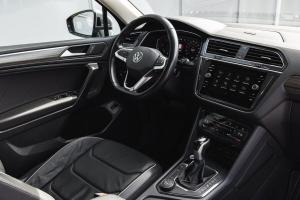Черный Фольксваген Tiguan Allspace 2022 в Вентспилс, объемом двигателя 2.00 л и пробегом 126 тыс. км за 30500 €, фото 18 на AUTOMOTO.COM.LV