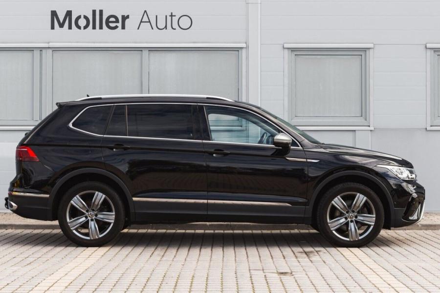 Black Volkswagen Tiguan Allspace 2022 in Ventspils, with an engine capacity of 2.00 L and mileage of 126 thousand km for 30500 €, photo 7 on AUTOMOTO.COM.LV