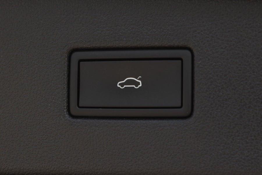 Black Volkswagen Tiguan Allspace 2022 in Ventspils, with an engine capacity of 2.00 L and mileage of 126 thousand km for 30500 €, photo 15 on AUTOMOTO.COM.LV