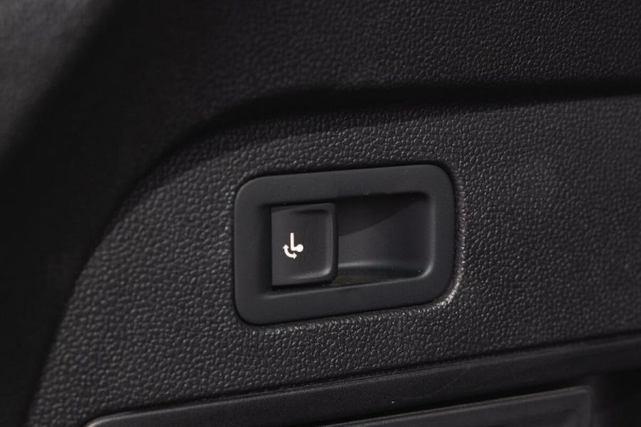 Black Volkswagen Tiguan Allspace 2022 in Ventspils, with an engine capacity of 2.00 L and mileage of 126 thousand km for 30500 €, photo 16 on AUTOMOTO.COM.LV