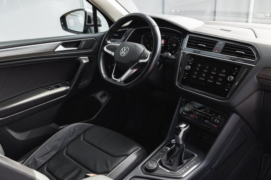 Black Volkswagen Tiguan Allspace 2022 in Ventspils, with an engine capacity of 2.00 L and mileage of 126 thousand km for 30500 €, photo 18 on AUTOMOTO.COM.LV