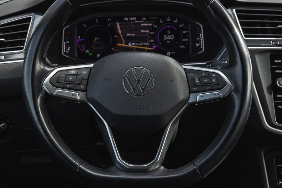 Black Volkswagen Tiguan Allspace 2022 in Ventspils, with an engine capacity of 2.00 L and mileage of 126 thousand km for 30500 €, photo 21 on AUTOMOTO.COM.LV