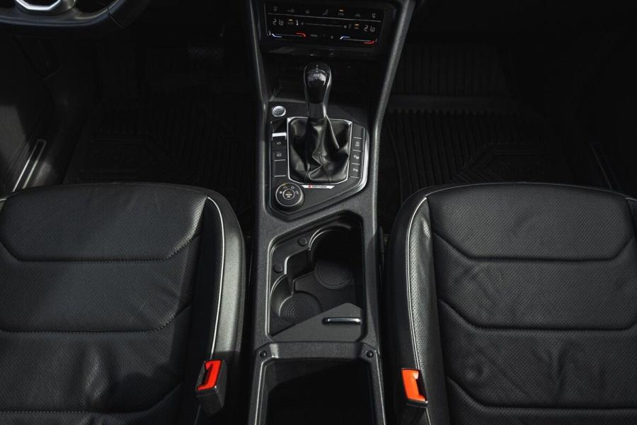 Black Volkswagen Tiguan Allspace 2022 in Ventspils, with an engine capacity of 2.00 L and mileage of 126 thousand km for 30500 €, photo 29 on AUTOMOTO.COM.LV