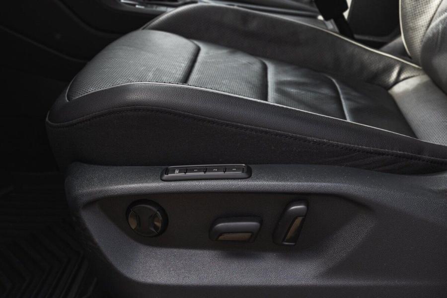 Black Volkswagen Tiguan Allspace 2022 in Ventspils, with an engine capacity of 2.00 L and mileage of 126 thousand km for 30500 €, photo 35 on AUTOMOTO.COM.LV