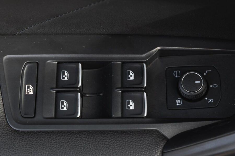 Black Volkswagen Tiguan Allspace 2022 in Ventspils, with an engine capacity of 2.00 L and mileage of 126 thousand km for 30500 €, photo 38 on AUTOMOTO.COM.LV