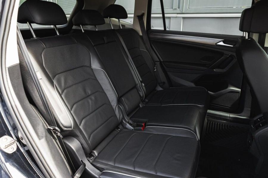 Black Volkswagen Tiguan Allspace 2022 in Ventspils, with an engine capacity of 2.00 L and mileage of 126 thousand km for 30500 €, photo 41 on AUTOMOTO.COM.LV