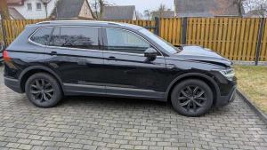 Black Volkswagen Tiguan Allspace 2023 in Vilnius, with an engine capacity of 1.50 L and mileage of 170 thousand km for 15600 €, photo 2 on AUTOMOTO.COM.LV