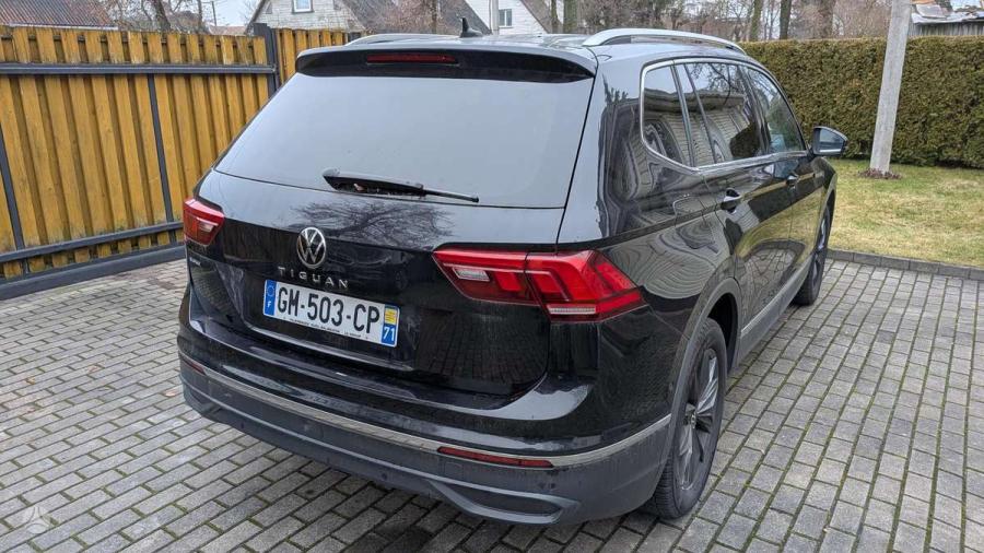 Black Volkswagen Tiguan Allspace 2023 in Vilnius, with an engine capacity of 1.50 L and mileage of 170 thousand km for 15600 €, photo 11 on AUTOMOTO.COM.LV