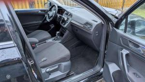Black Volkswagen Tiguan Allspace 2023 in Vilnius, with an engine capacity of 1.50 L and mileage of 170 thousand km for 15600 €, photo 13 on AUTOMOTO.COM.LV