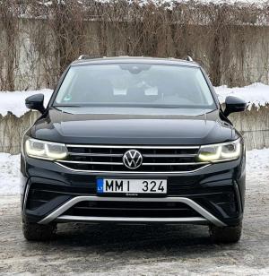 Melns Volkswagen Tiguan Allspace 2023 Viļņa, ar dzinēja tilpumu 1.50 L un nobraukumu 88 tūkst. km par 29900 €, foto 2 vietnē AUTOMOTO.COM.LV