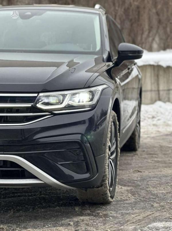 Melns Volkswagen Tiguan Allspace 2023 Viļņa, ar dzinēja tilpumu 1.50 L un nobraukumu 88 tūkst. km par 29900 €, foto 7 vietnē AUTOMOTO.COM.LV