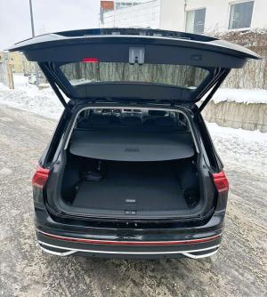 Melns Volkswagen Tiguan Allspace 2023 Viļņa, ar dzinēja tilpumu 1.50 L un nobraukumu 88 tūkst. km par 29900 €, foto 11 vietnē AUTOMOTO.COM.LV