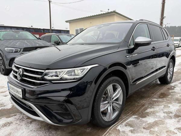Melns Volkswagen Tiguan Allspace 2023 Viļņa, ar dzinēja tilpumu 2.00 L un nobraukumu 48 tūkst. km par 33300 €, foto  vietnē AUTOMOTO.COM.LV